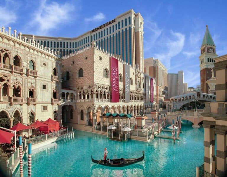 Venetian Gondola Ride: Prices, Hours, Tips