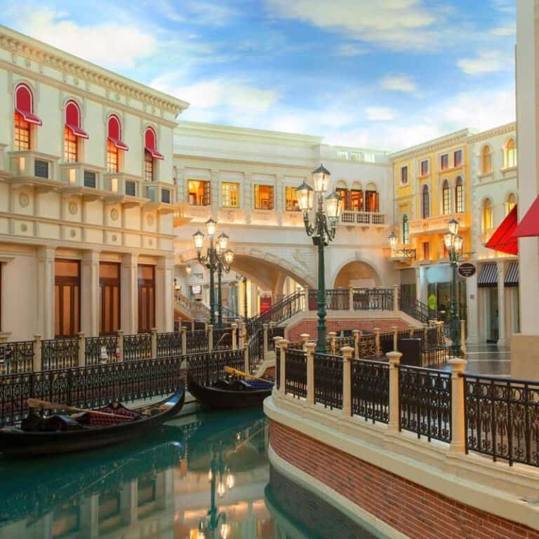 Venetian Gondola Ride: Prices, Hours, Tips
